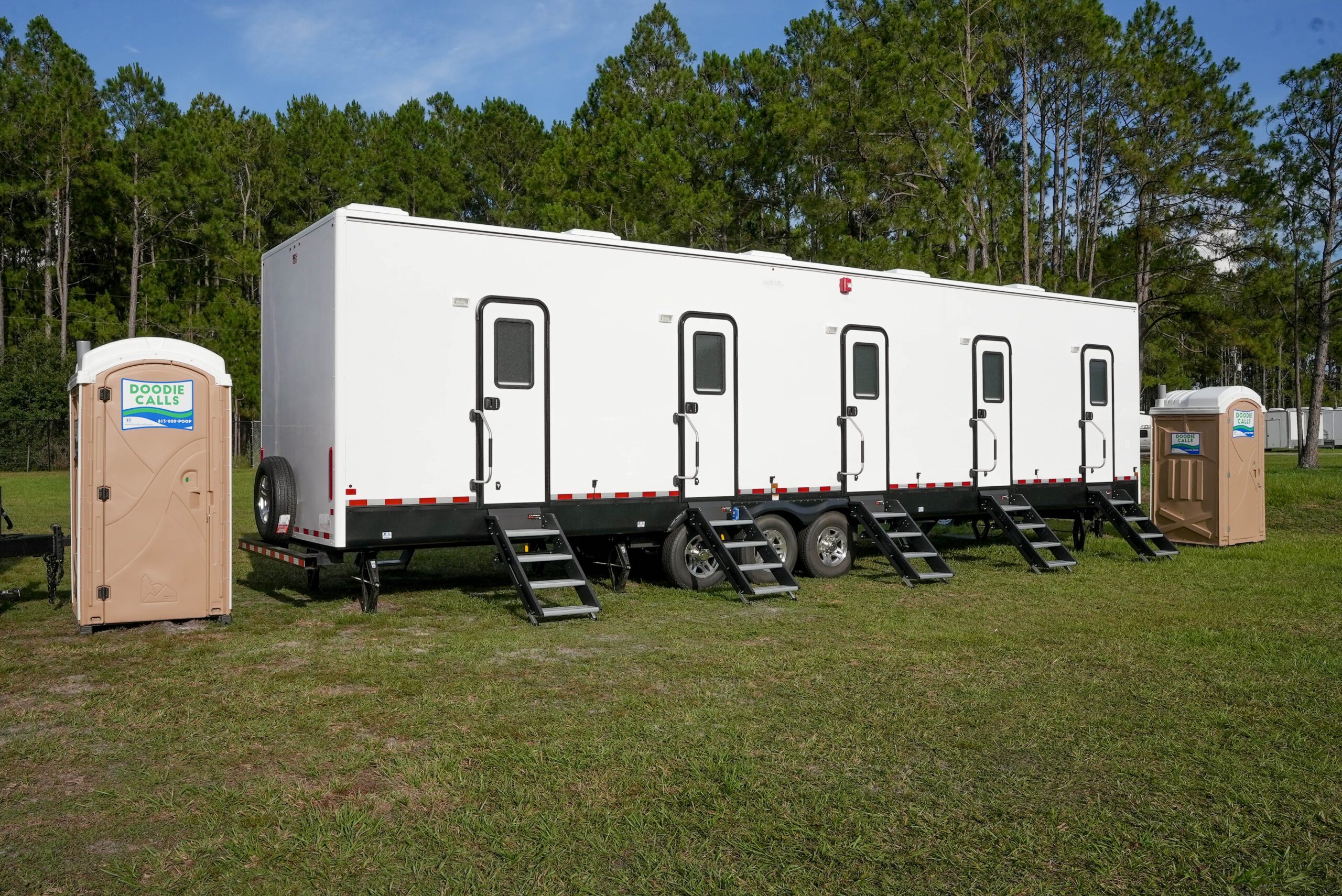 Luxury Trailer & Porta Potty Rental in Desoto County | Doodie Calls